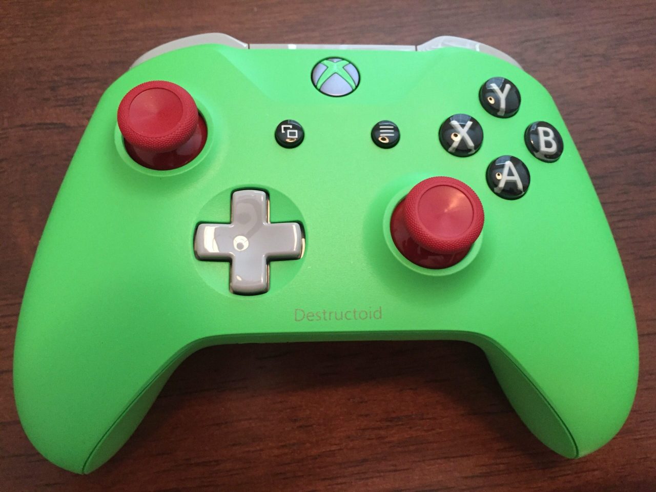 Take a look at our custom Xbox One S Destructoid controller – Destructoid