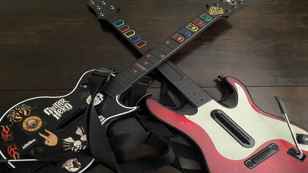 Which instruments work with Rock Band 4 and Rock Band 4 Rivals?