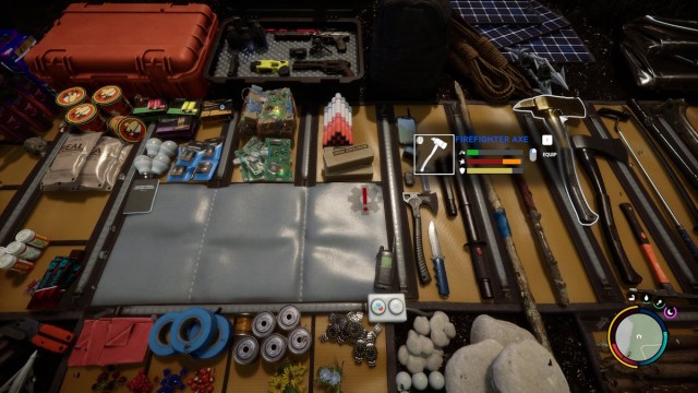 How to unequip weapons in Sons of the Forest