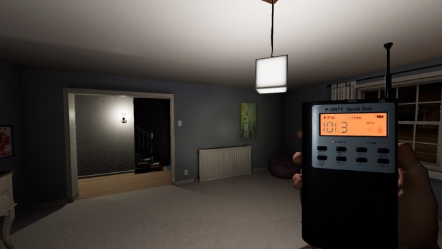 How to use the Spirit Box in Phasmophobia (T1, T2, T3 item guide)