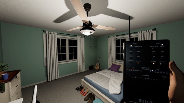 How to use the Spirit Box in Phasmophobia (T1, T2, T3 item guide)