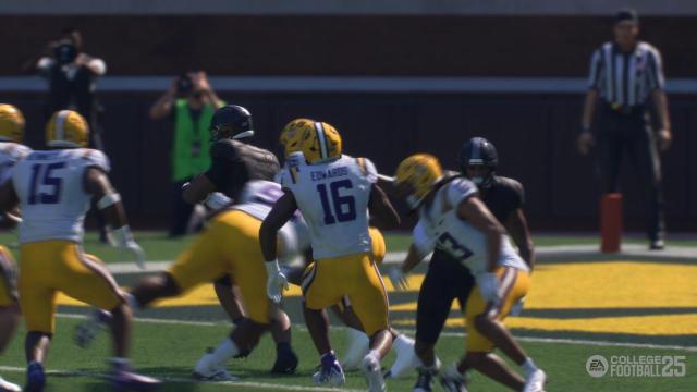 How to throw a lobbed pass in College Football 25 – Destructoid