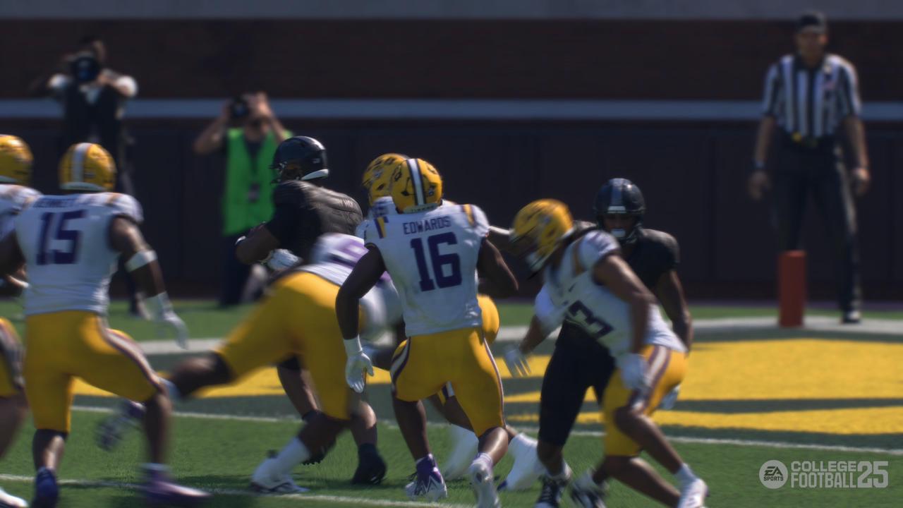 How to throw a lobbed pass in College Football 25 – Destructoid